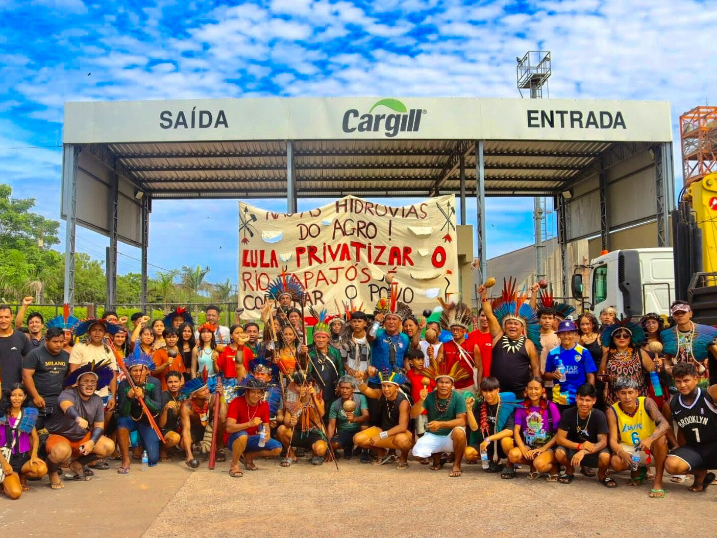 Des manifestants autochtones bloquent une usine Cargill au Brésil suite ...